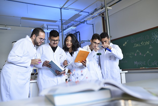 Pédagogie : 5 rôles des enseignants dans la classe – aicr2014